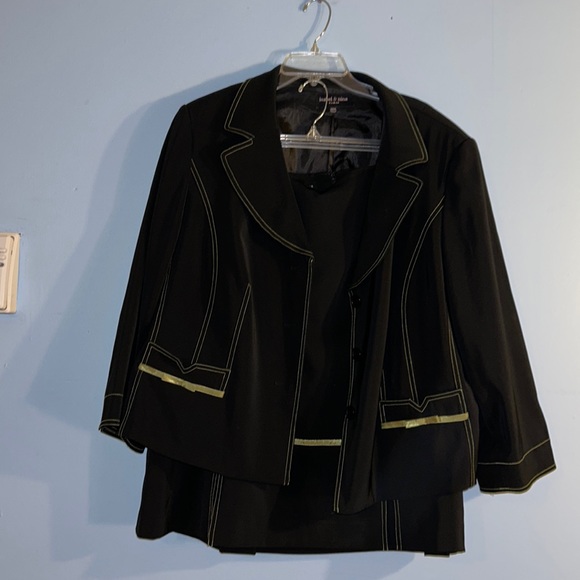 Isabel & Nina | Skirts | Isabel Nina Black Green 2 Piece Skirt Suit ...